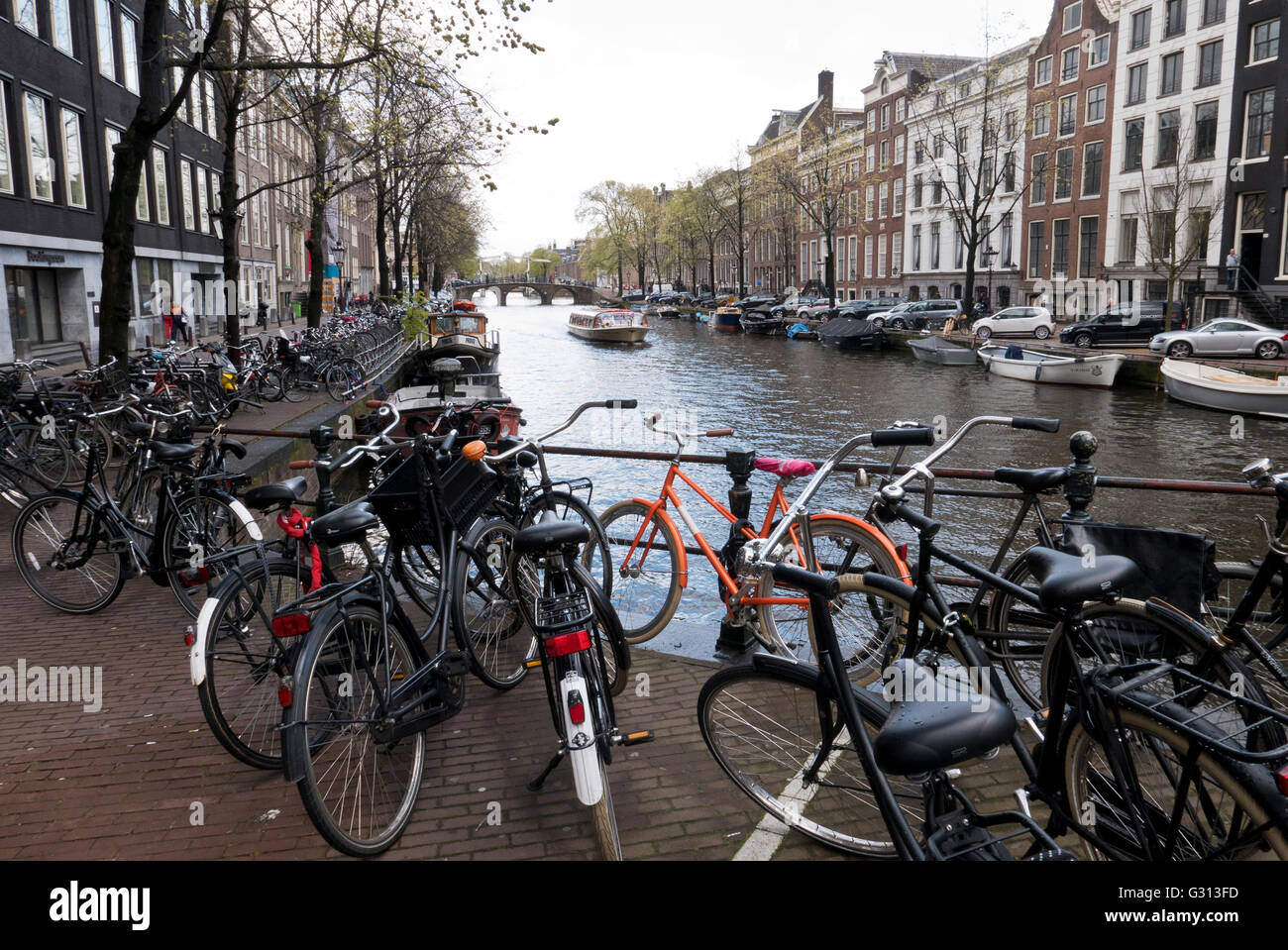 Canal cruise boat cycle hi-res stock photography and images - Alamy
