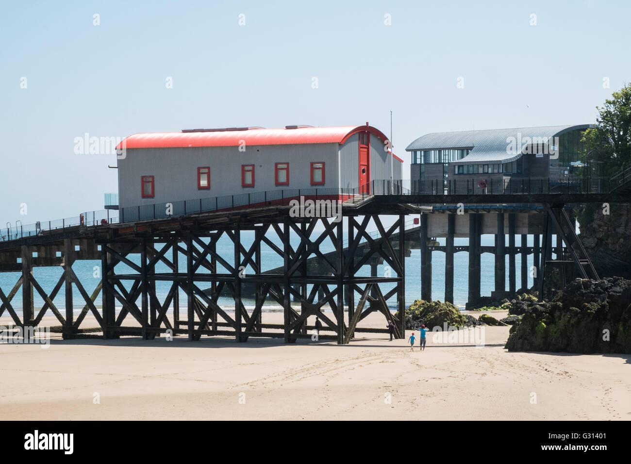 New old rnli lifeboat stations hi-res stock photography and images - Alamy