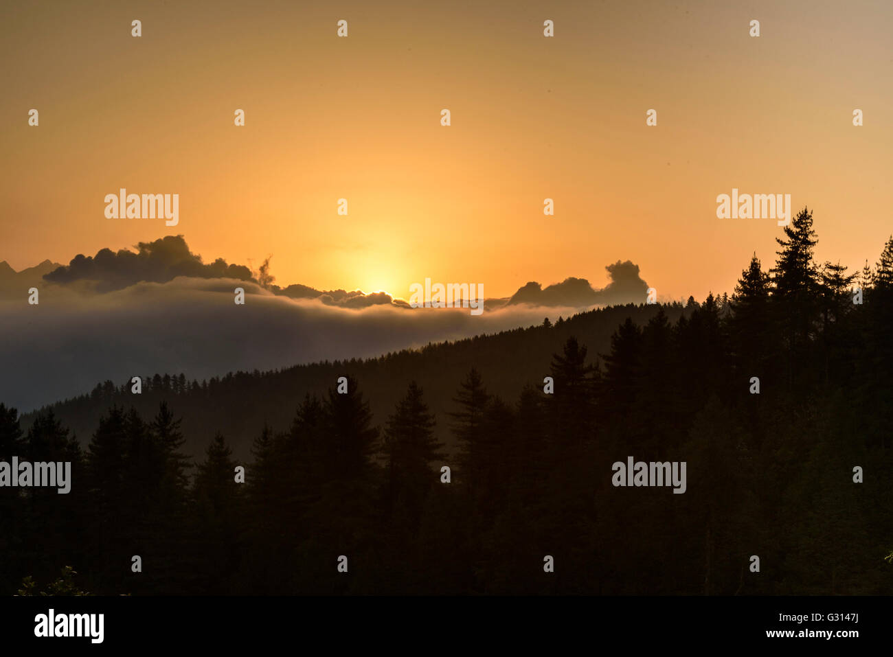 Everest sunrise hi-res stock photography and images - Alamy