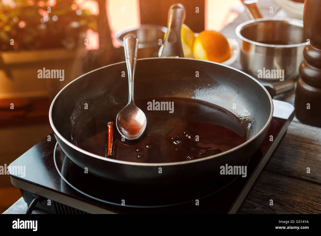 Spoon and pan hi-res stock photography and images - Alamy