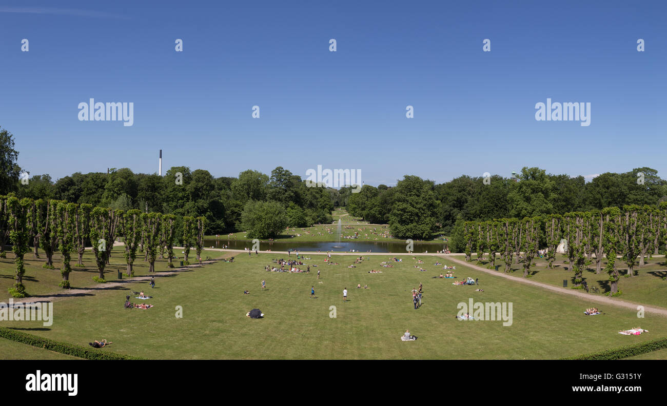People sunbathing and enjoying the sun hi-res stock photography and ...