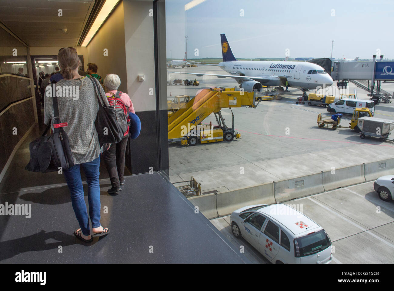 Walkway boarding hi-res stock photography and images - Alamy