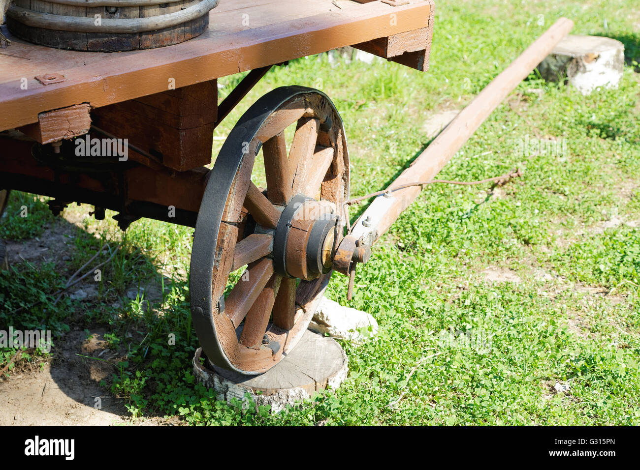 Broken farm cart hi-res stock photography and images - Alamy