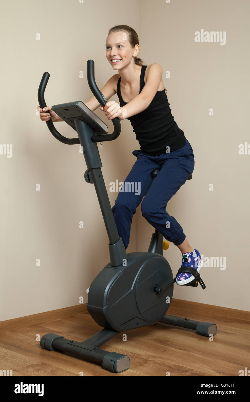 Teen cycling hi-res stock photography and images - Alamy