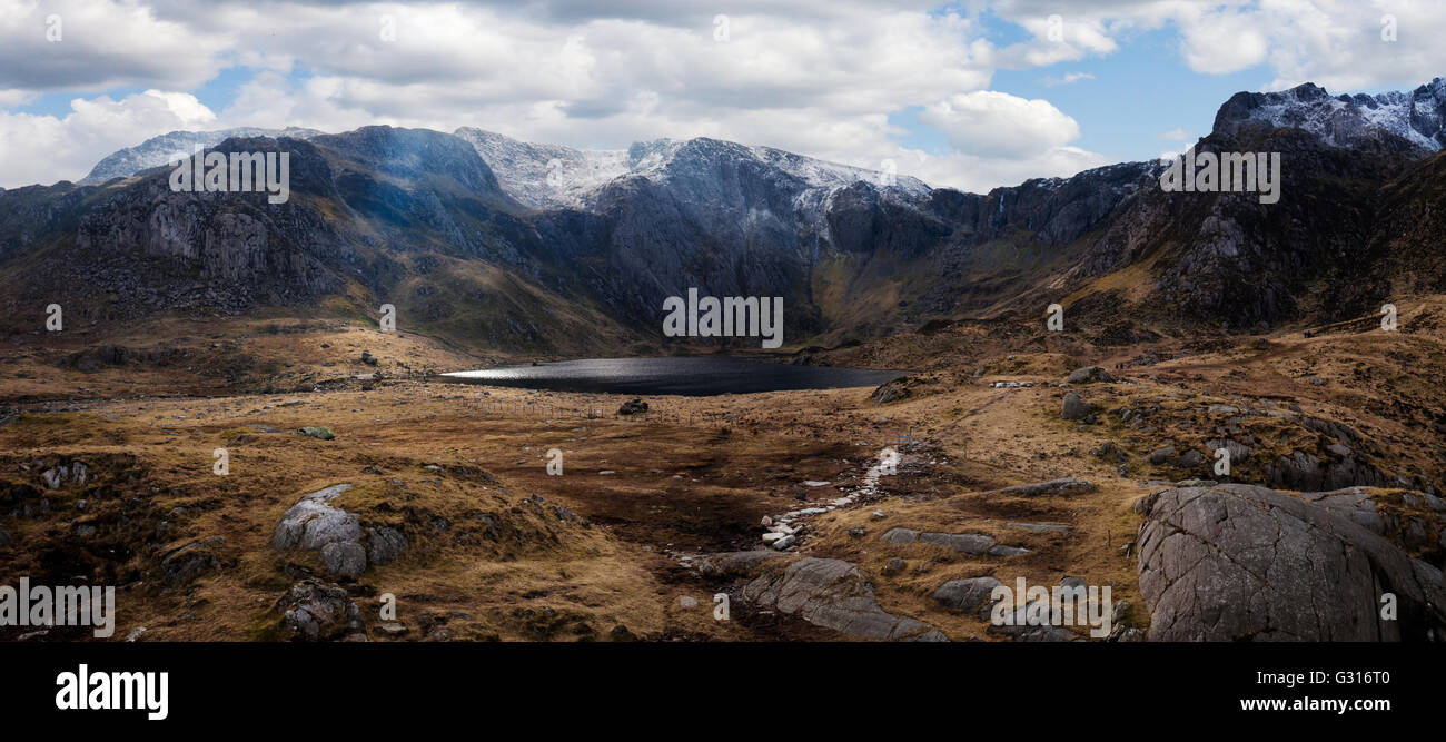 Cwm idwal valley hi-res stock photography and images - Alamy