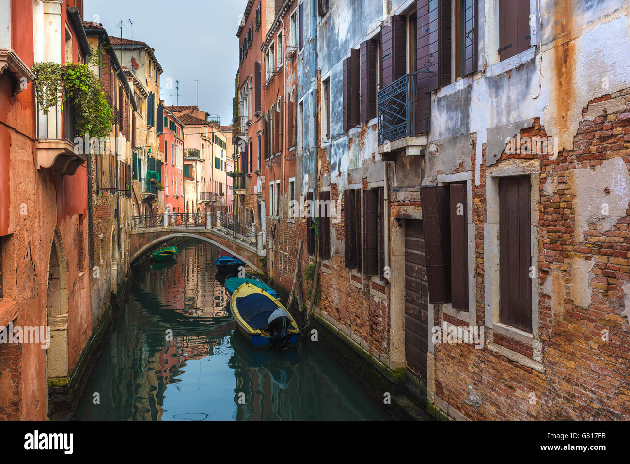 Famous Venetian water canals, historic houses and boats Stock Photo - Alamy