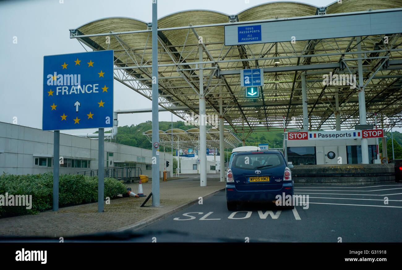 French border sign in the UK : r/Borderporn