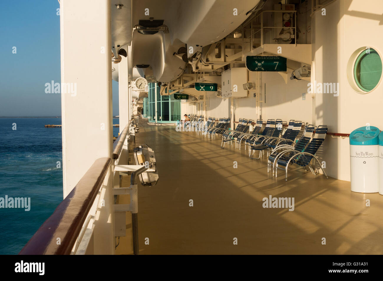 Deck chair and cruise ship hi-res stock photography and images - Alamy