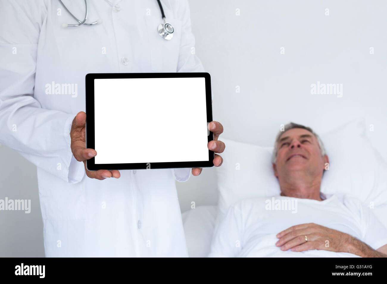 Doctor patient tablet technology hi-res stock photography and images ...