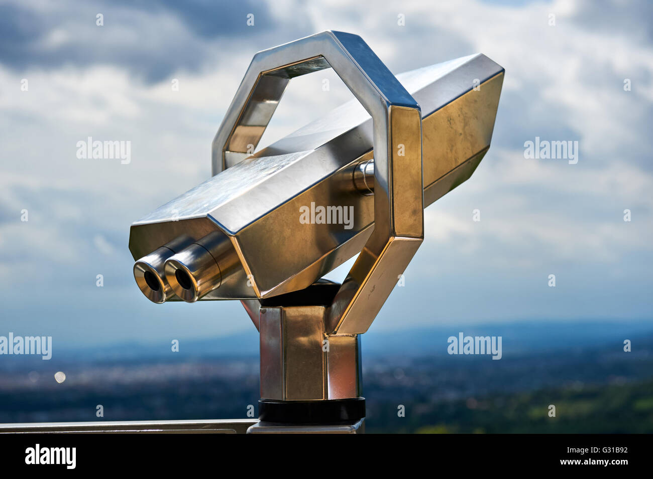 Binocular telescope hi-res stock photography and images - Alamy