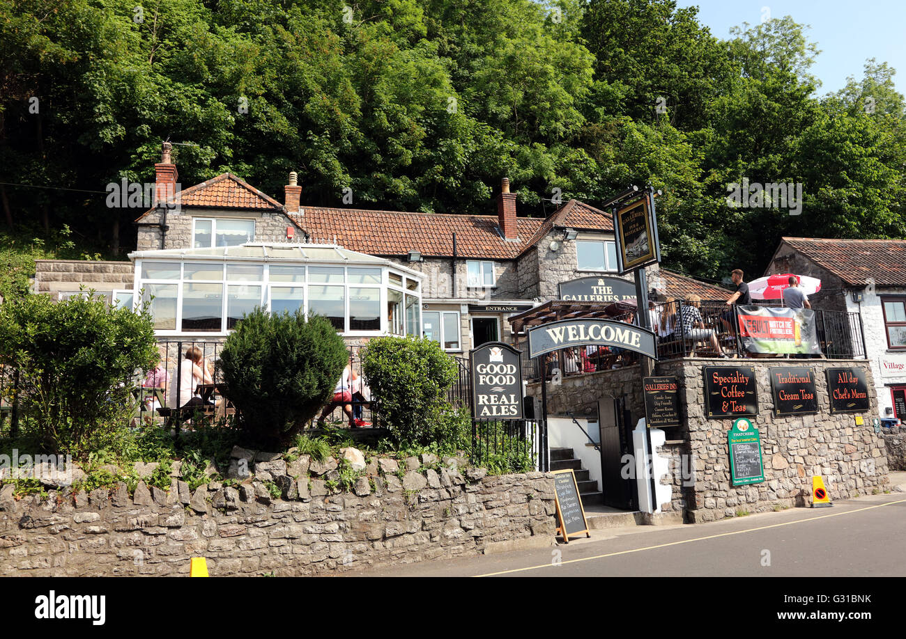 Well known pub hi-res stock photography and images - Alamy