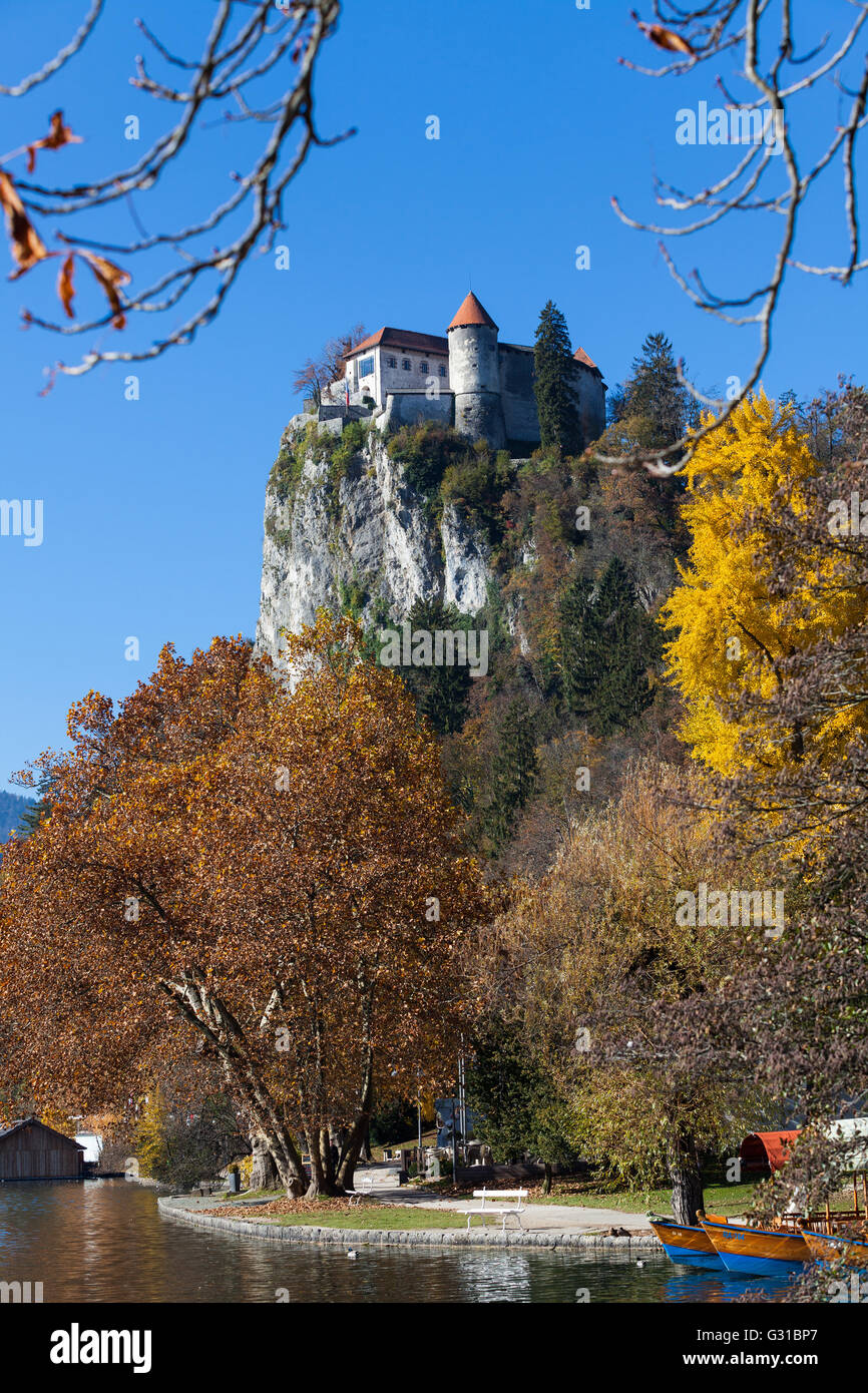Bled Castle built on top of a cliff overlooking lake Stock Photo - Alamy