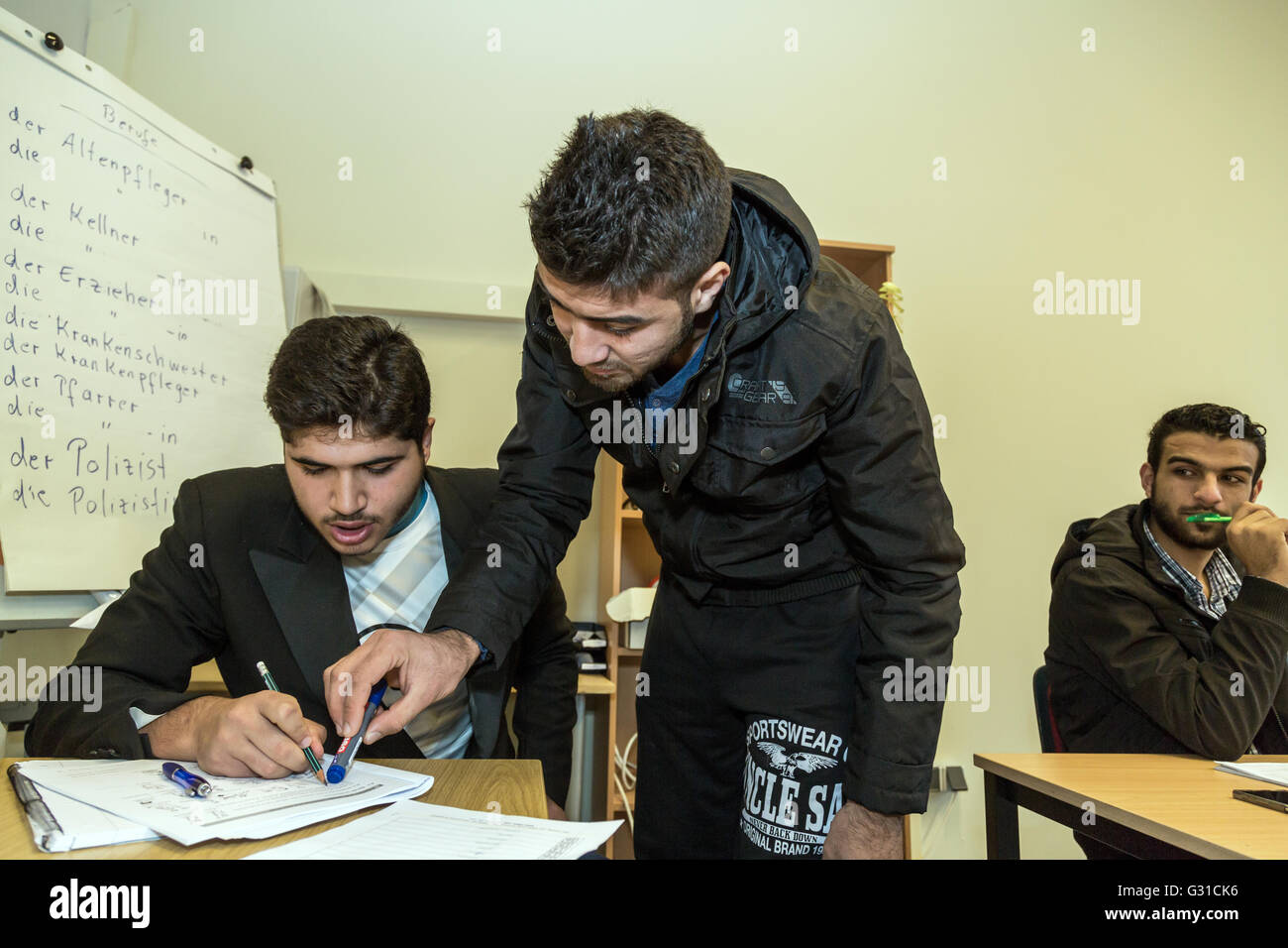 Syrian refugees in german lessons hi-res stock photography and images ...