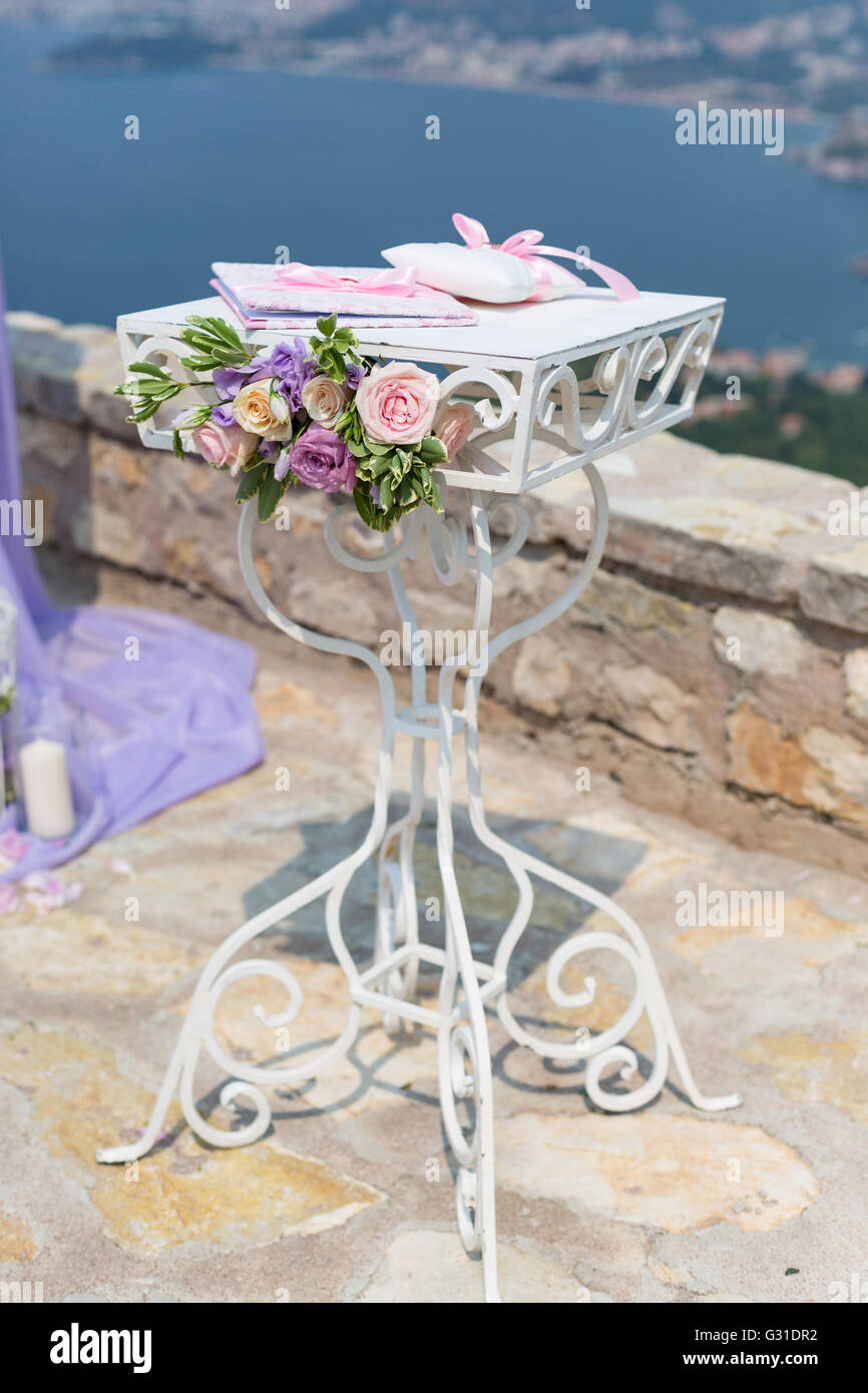 Ceremony signing table hi-res stock photography and images - Alamy