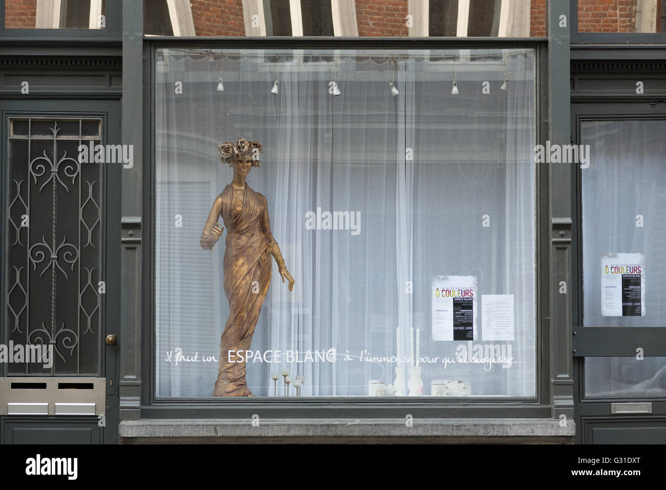 Showcase a gallery in the old town hi-res stock photography and images ...