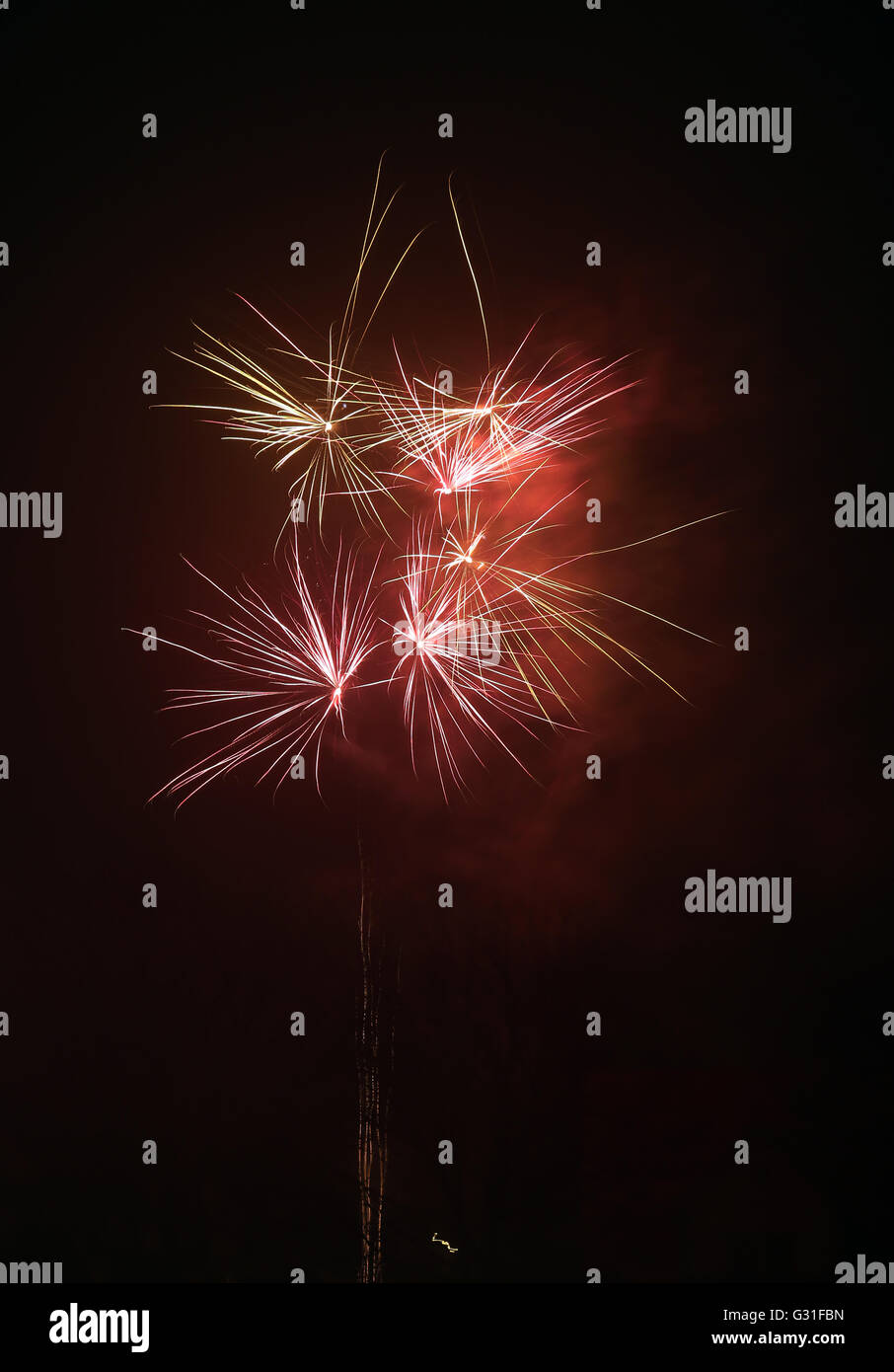 Vertical shot bright fireworks hi-res stock photography and images - Alamy