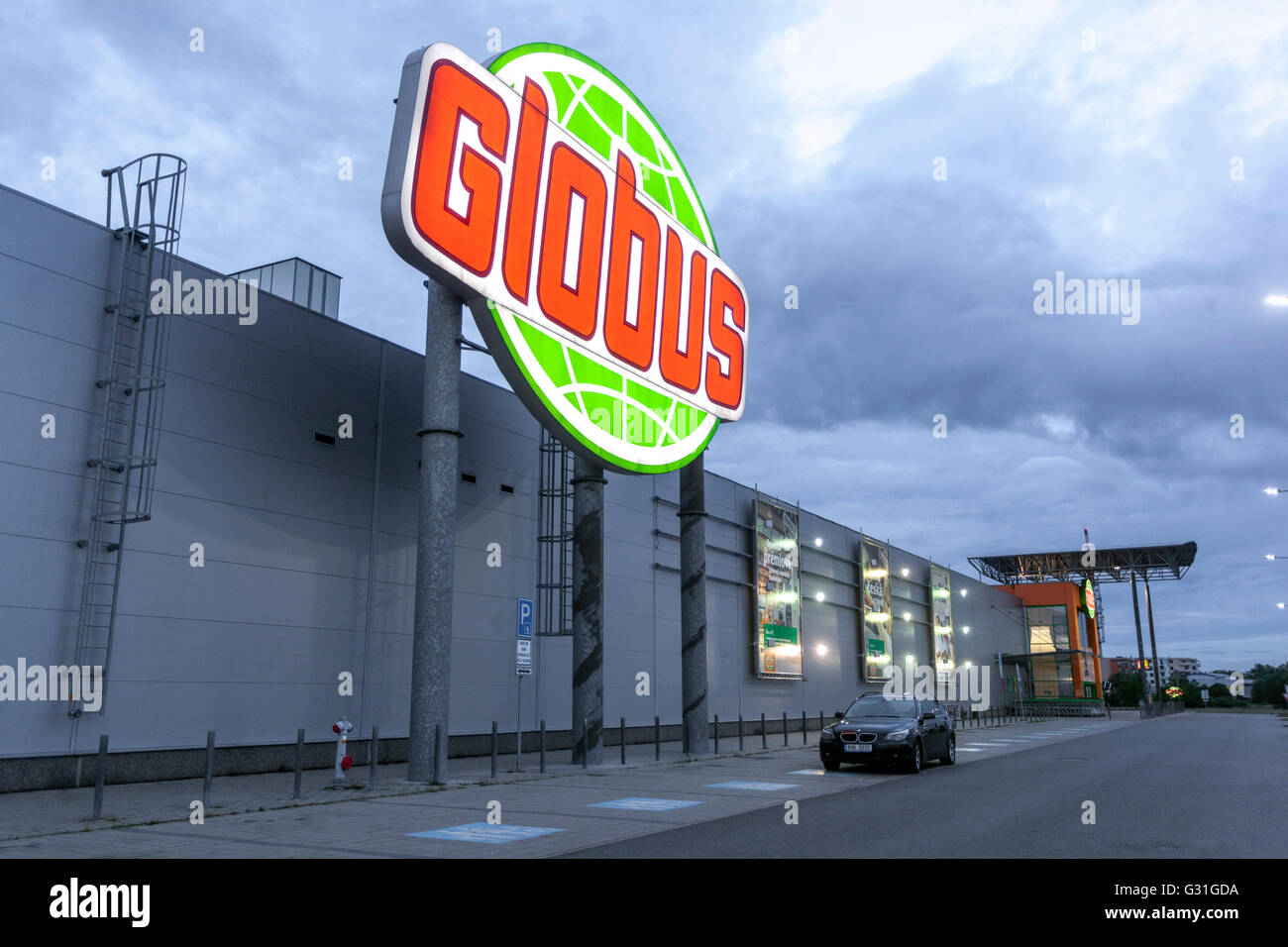 Globus logo hi-res stock photography and images - Alamy