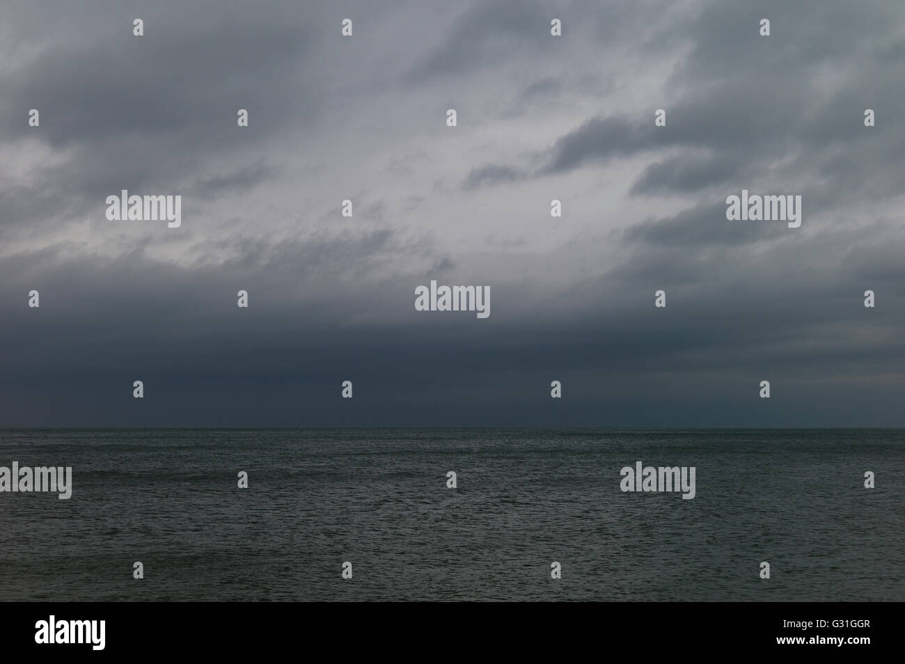 Dark clouds sea horizon hi-res stock photography and images - Alamy