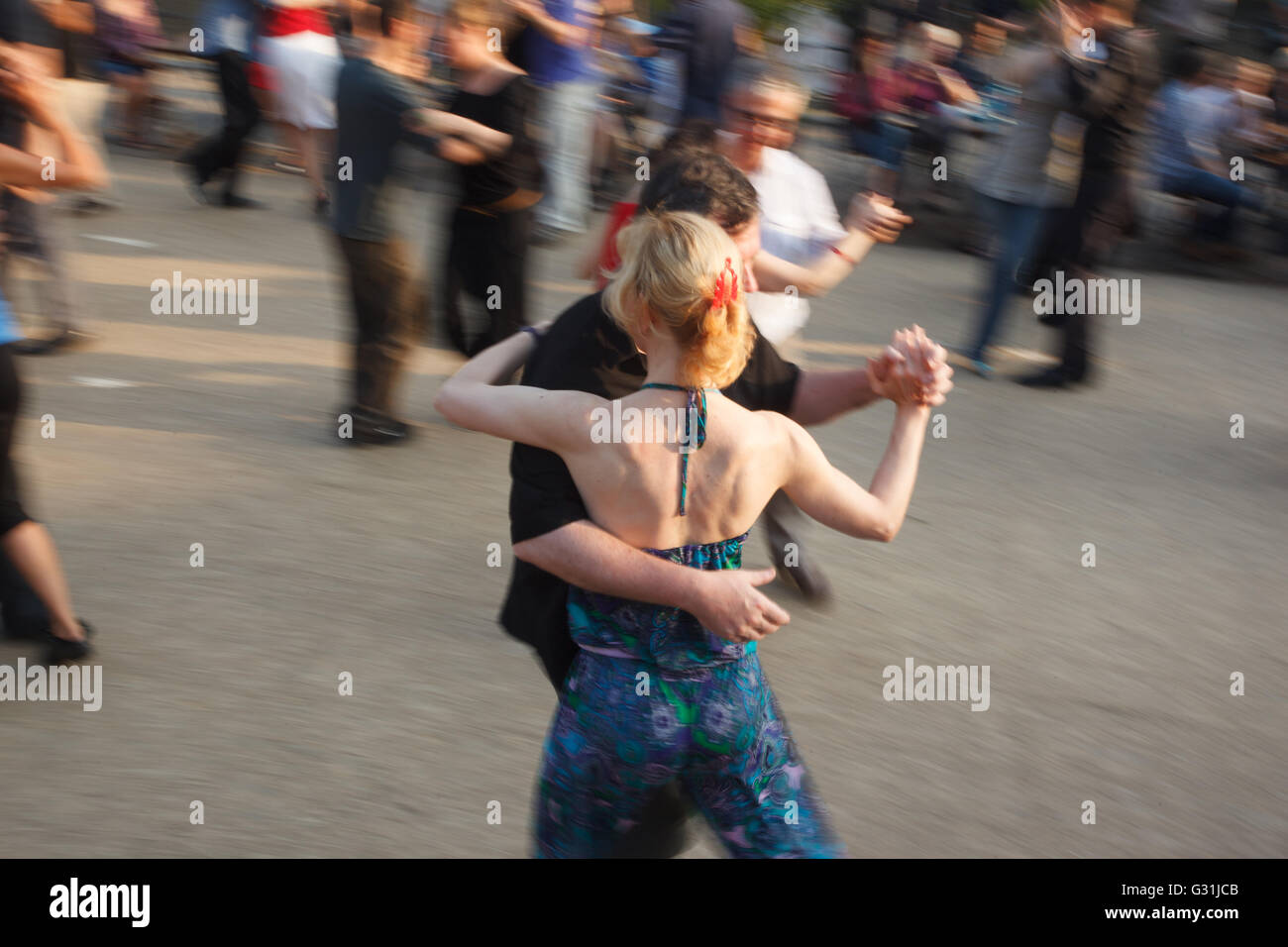 Berlin, Germany, People at an open air dance at Monbijoupark Stock ...