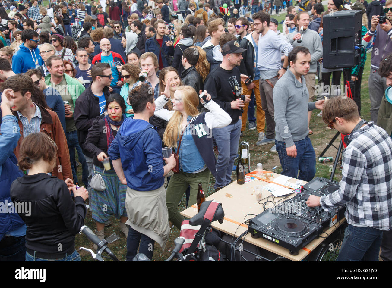 Berlin, Germany, Crowd celebrates Myfest in Goerlitzer Park Stock Photo ...