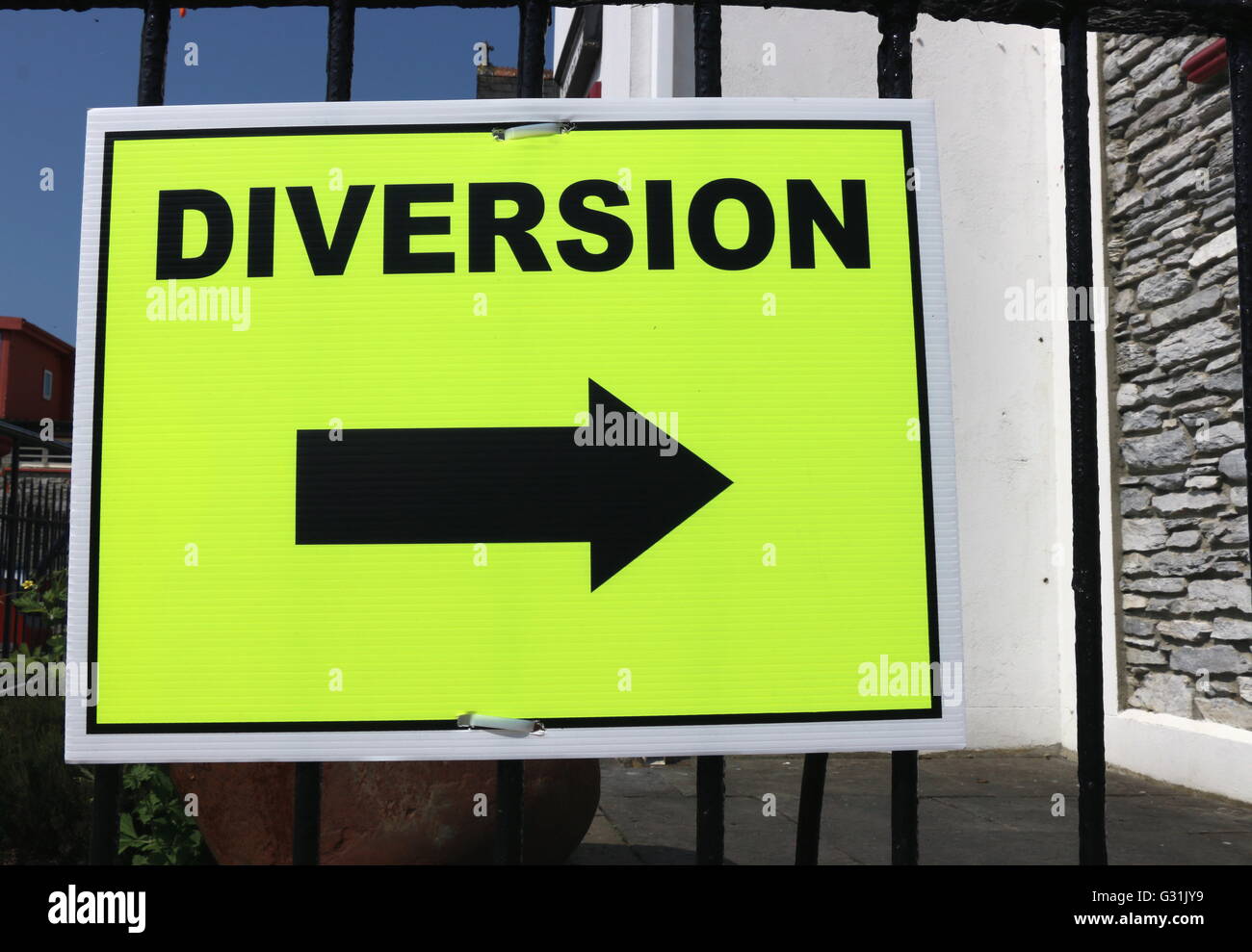 Diversion and road sign hi-res stock photography and images - Alamy