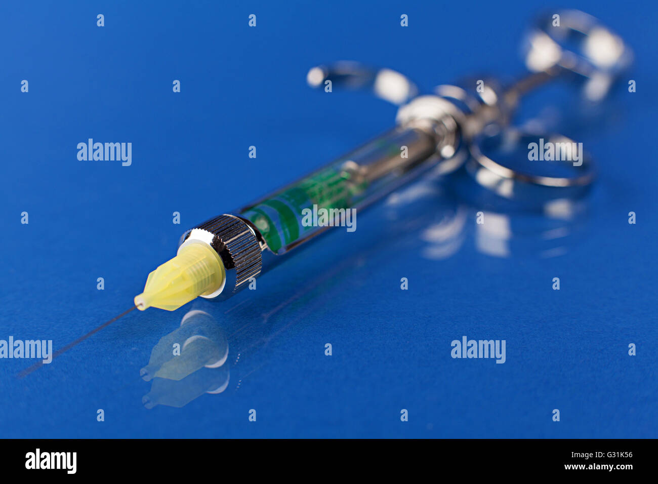 Anesthetic syringe hi-res stock photography and images - Alamy