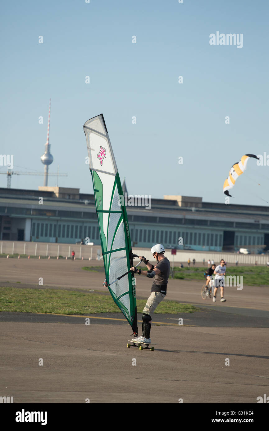 Berlin, Germany, people on the Tempelhof Field Stock Photo - Alamy