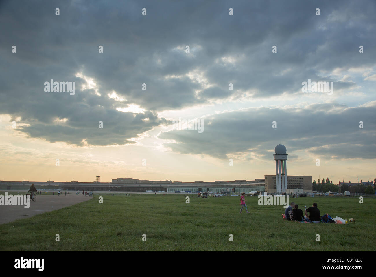 Berlin, Germany, people on the Tempelhof Field Stock Photo - Alamy