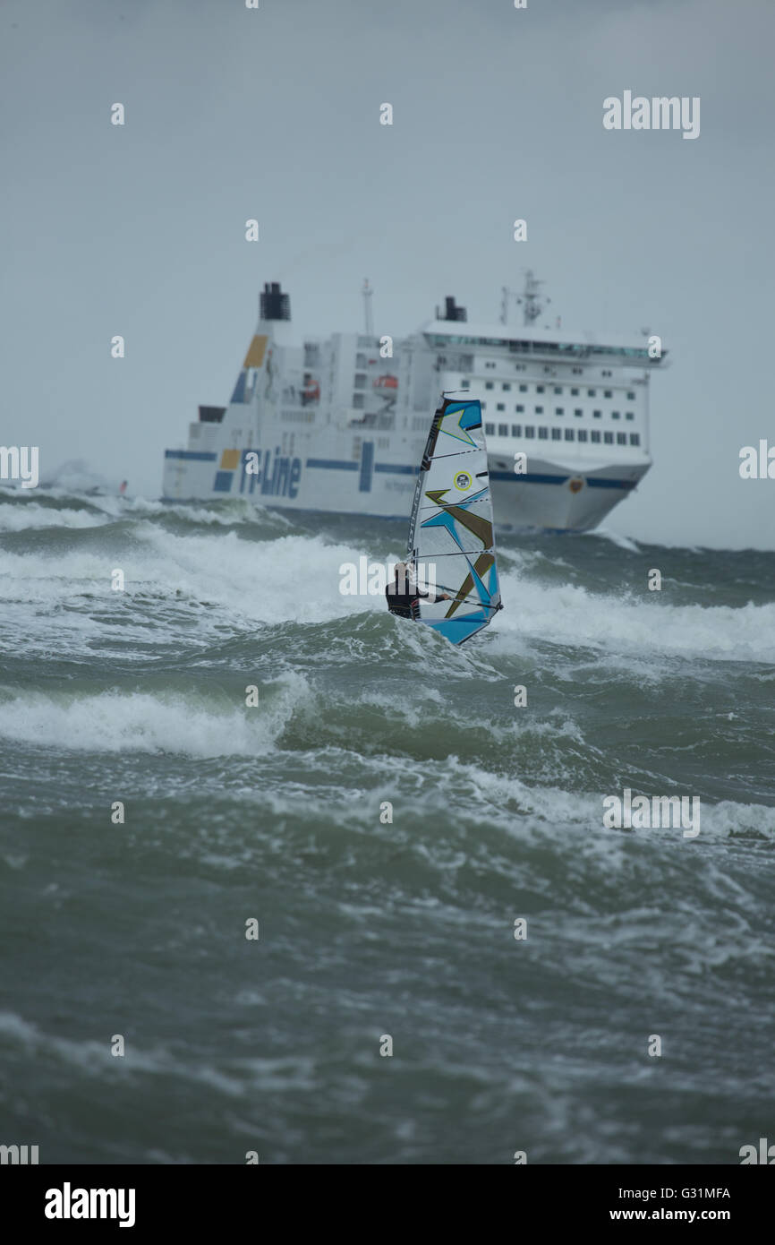 High speed ship hi-res stock photography and images - Alamy