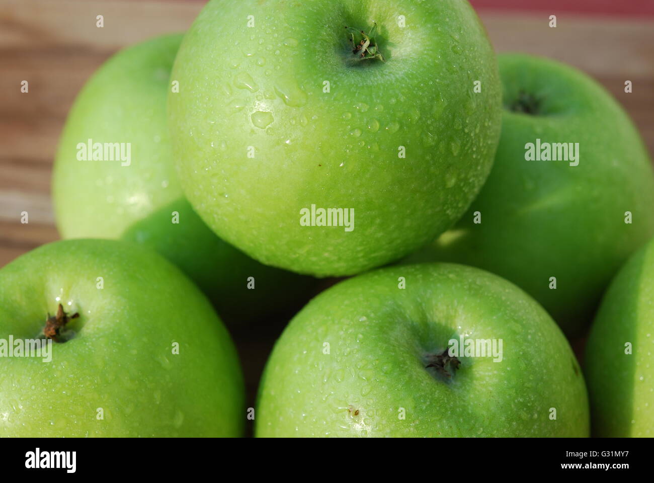 Green organic apples Stock Photo - Alamy