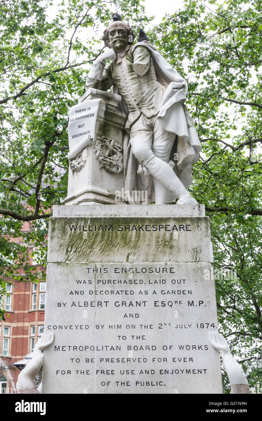 Sculpture of William Shakespeare (1564 - 1616) the famous English ...