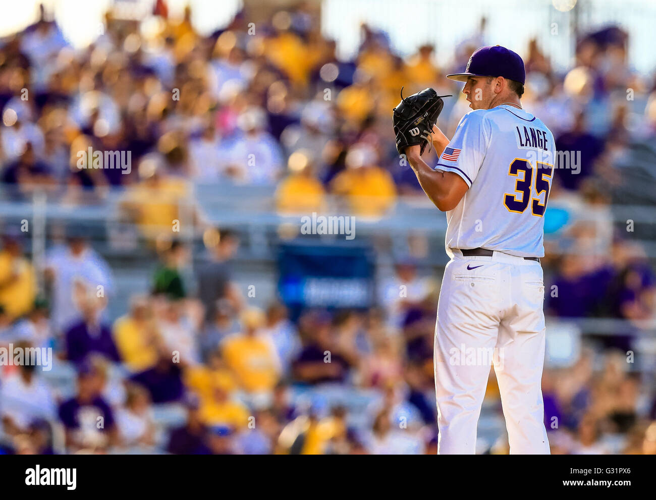 Baton Rouge, LA, USA. 05th June, 2016. LSU pitcher Alex Lange (35 ...