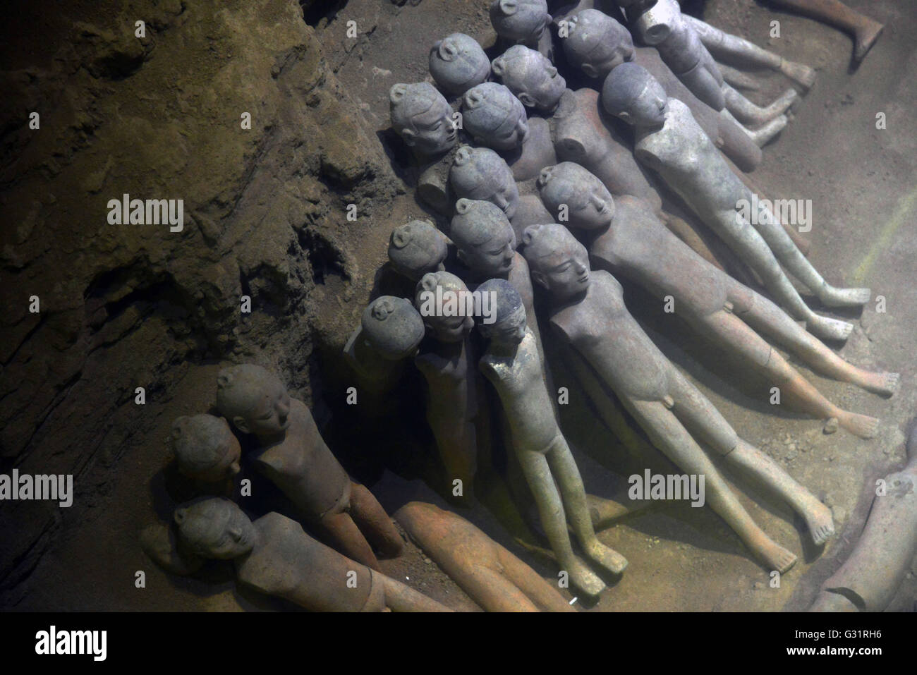 Mausoleum of han yang ling near xian hi-res stock photography and ...