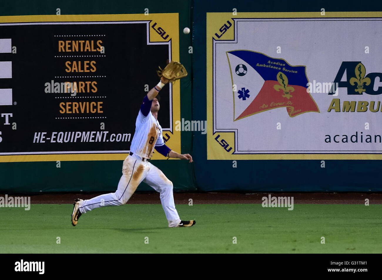 Baton Rouge, LA, USA. 05th June, 2016. LSU outfielder Jake Fraley (8 ...