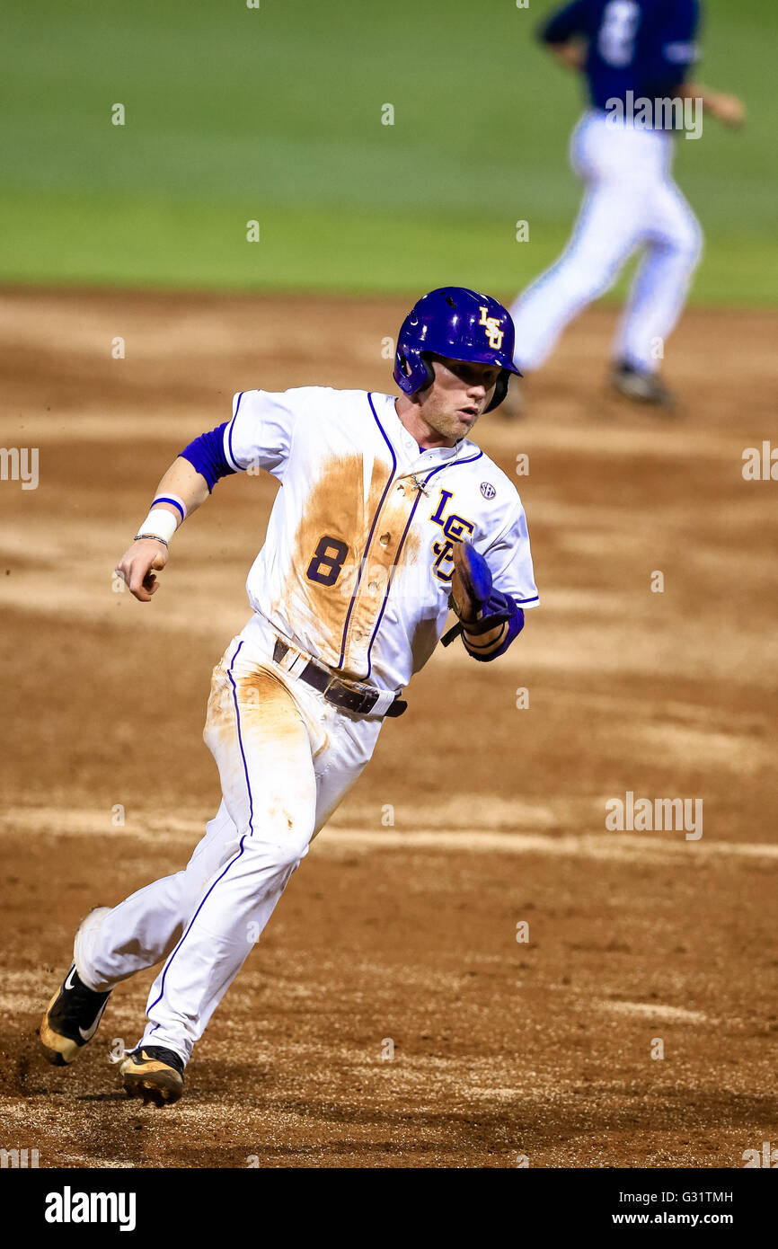 Baton Rouge, LA, USA. 05th June, 2016. LSU outfielder Jake Fraley (8 ...