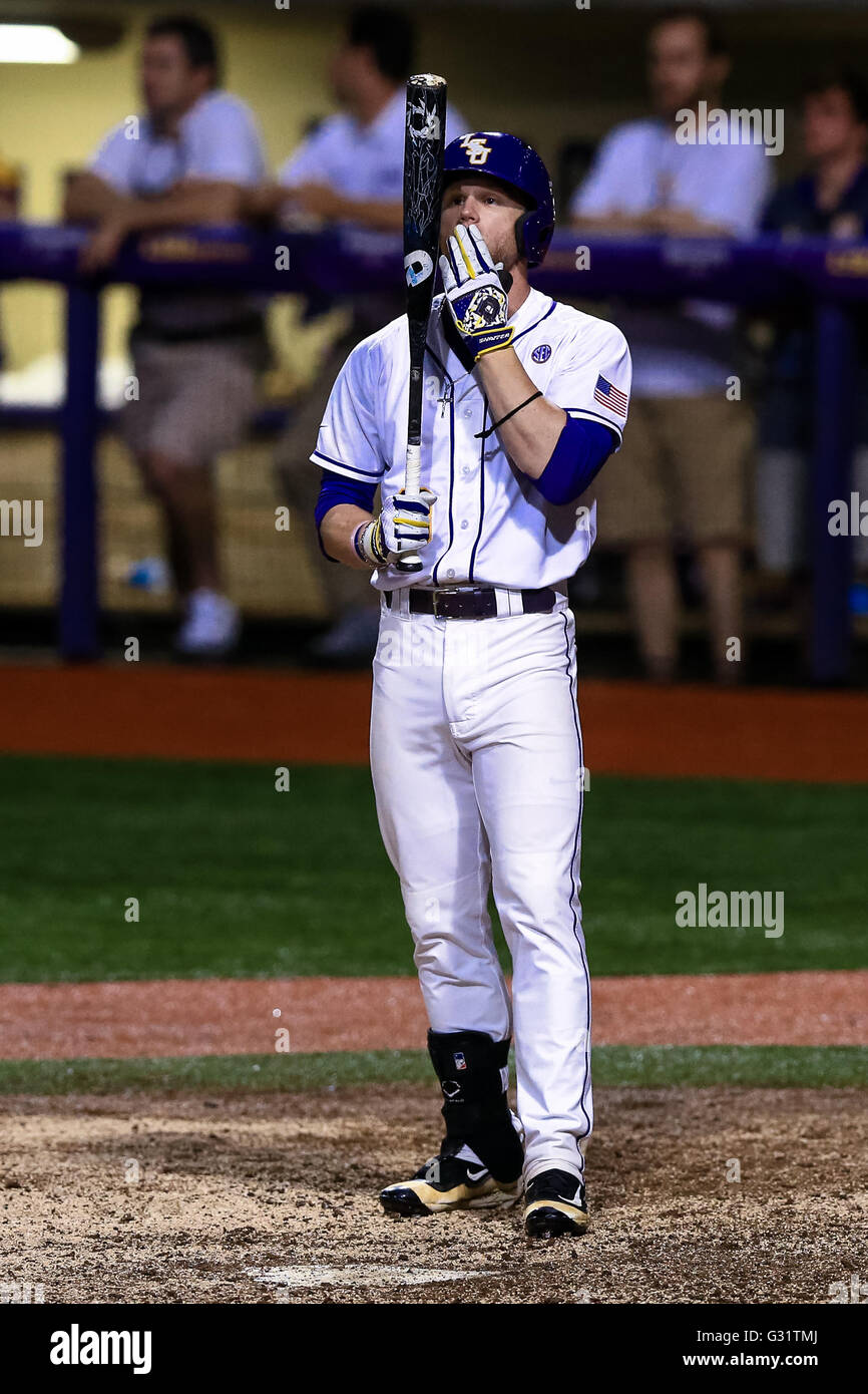 Baton Rouge, LA, USA. 05th June, 2016. LSU outfielder Jake Fraley (8 ...