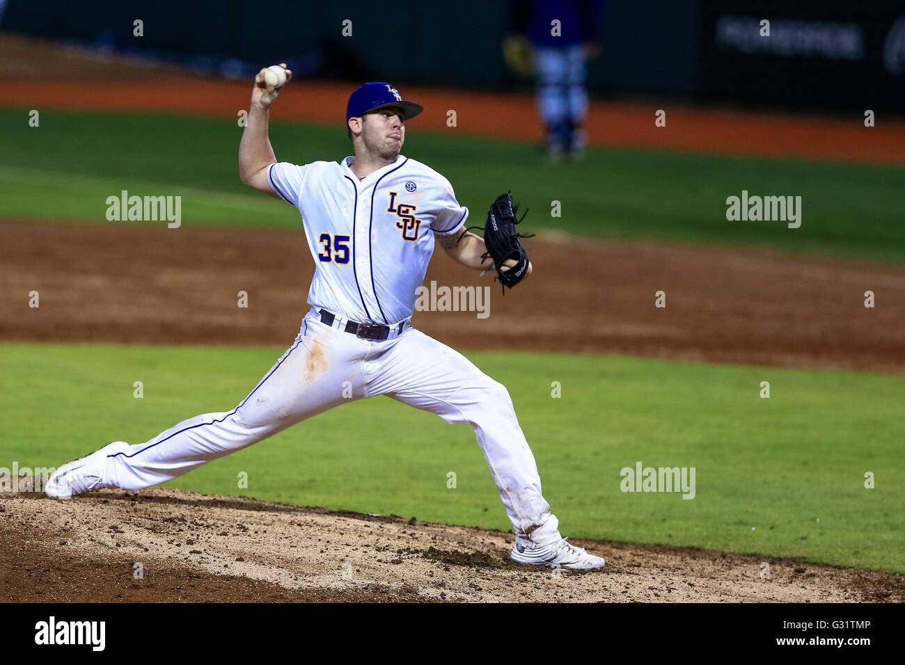 Baton Rouge, LA, USA. 05th June, 2016. LSU pitcher Alex Lange (35 ...