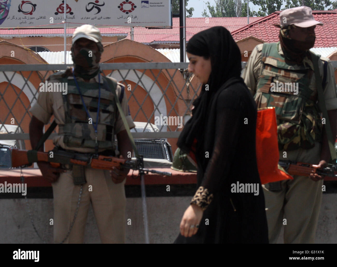 Kashmiri woman hi-res stock photography and images - Alamy