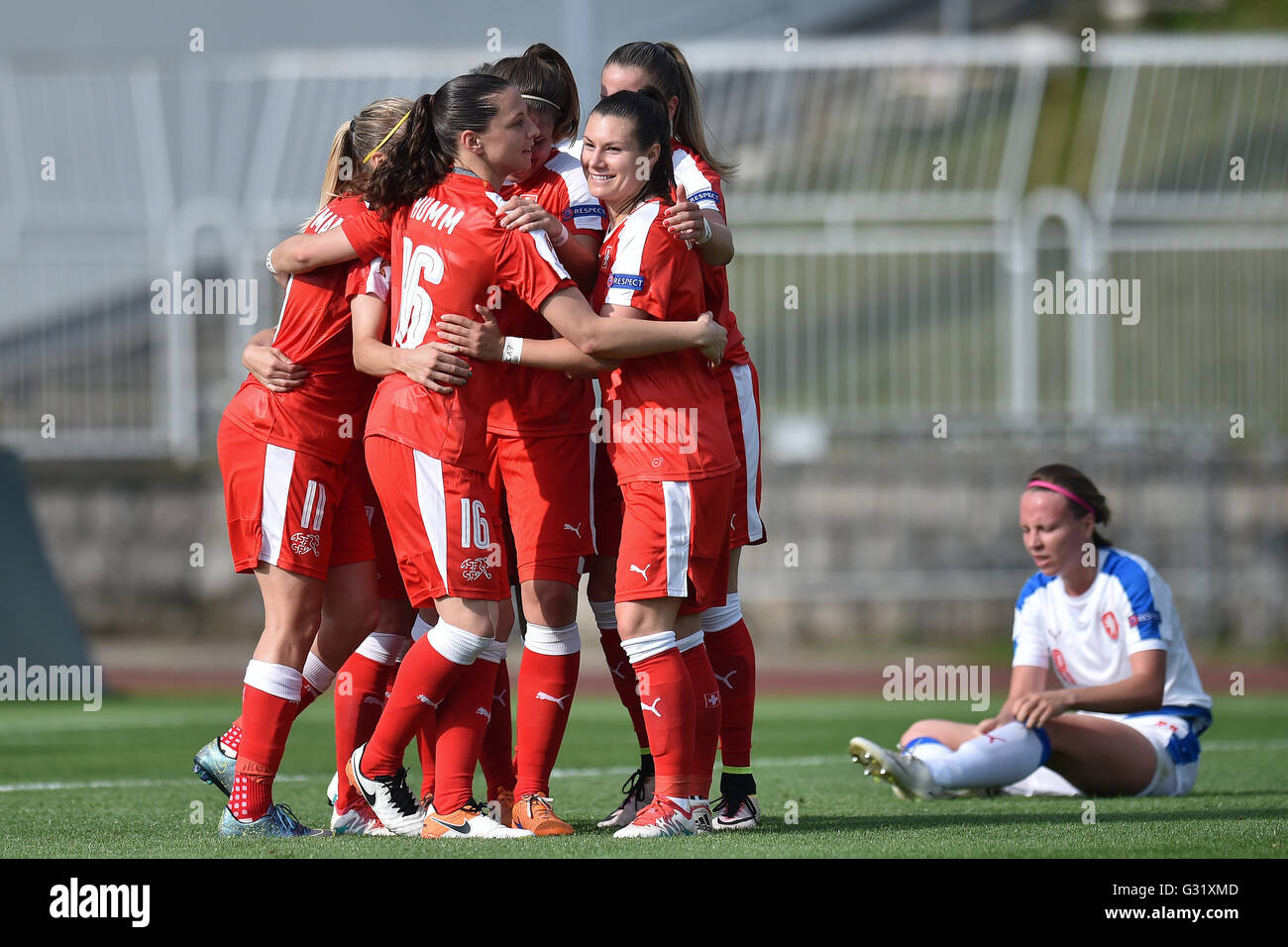 Switzerland's players celebrate scoring during the women´s football ...