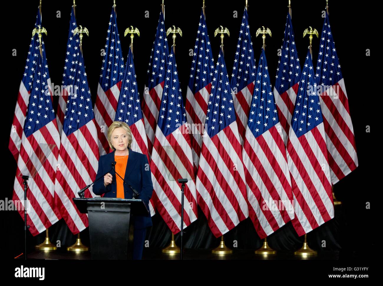 Donald trump giving speech hi-res stock photography and images - Alamy