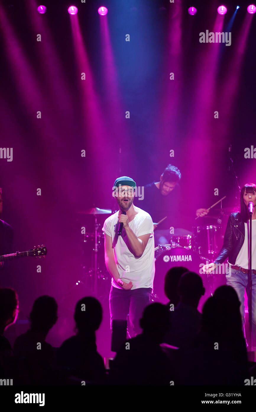 Singer Mark Foster performs during the television show 'Mensch ...