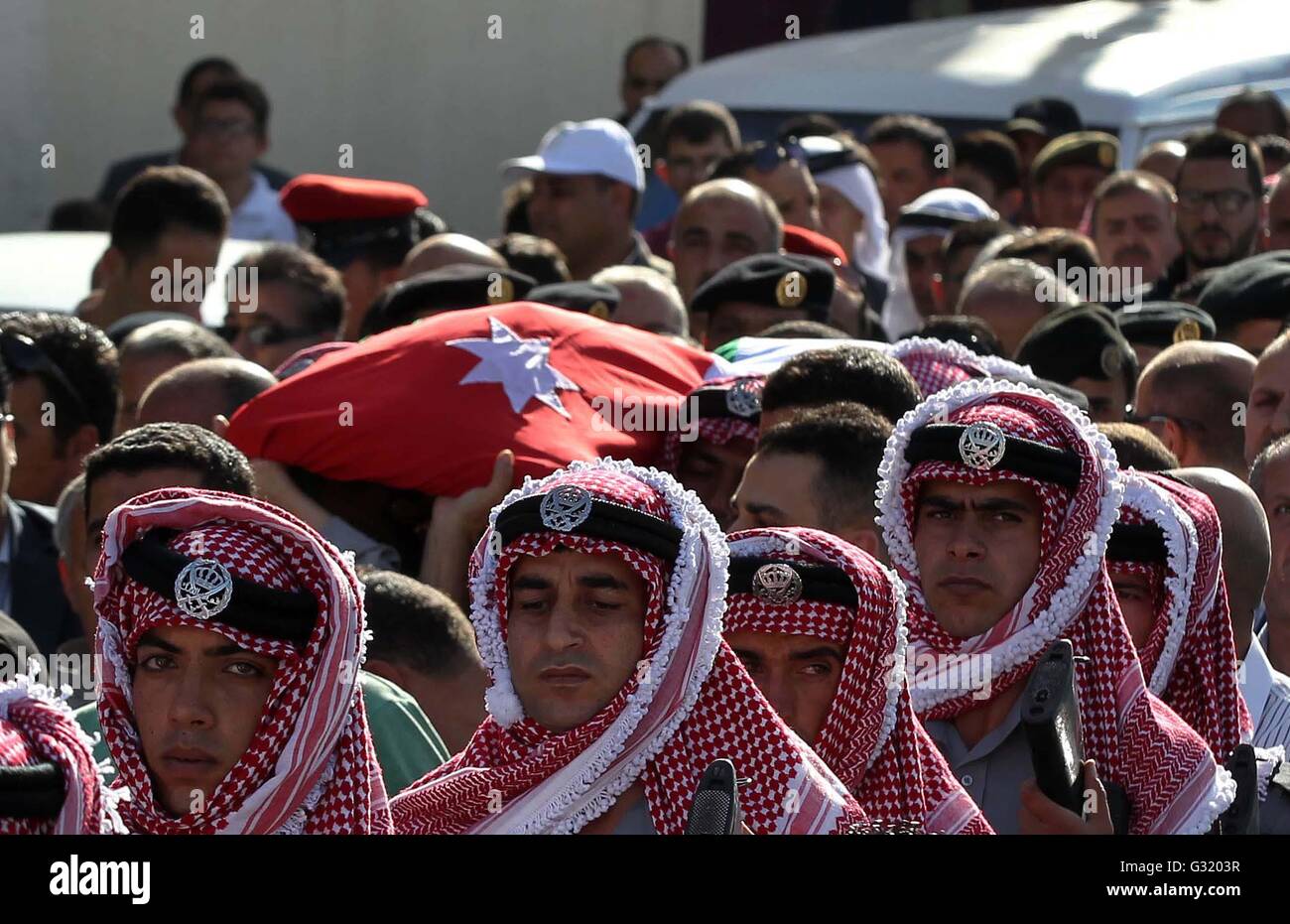 Amman, Jordan. 6th June, 2016. Jordanian soldiers carry the coffin of a ...