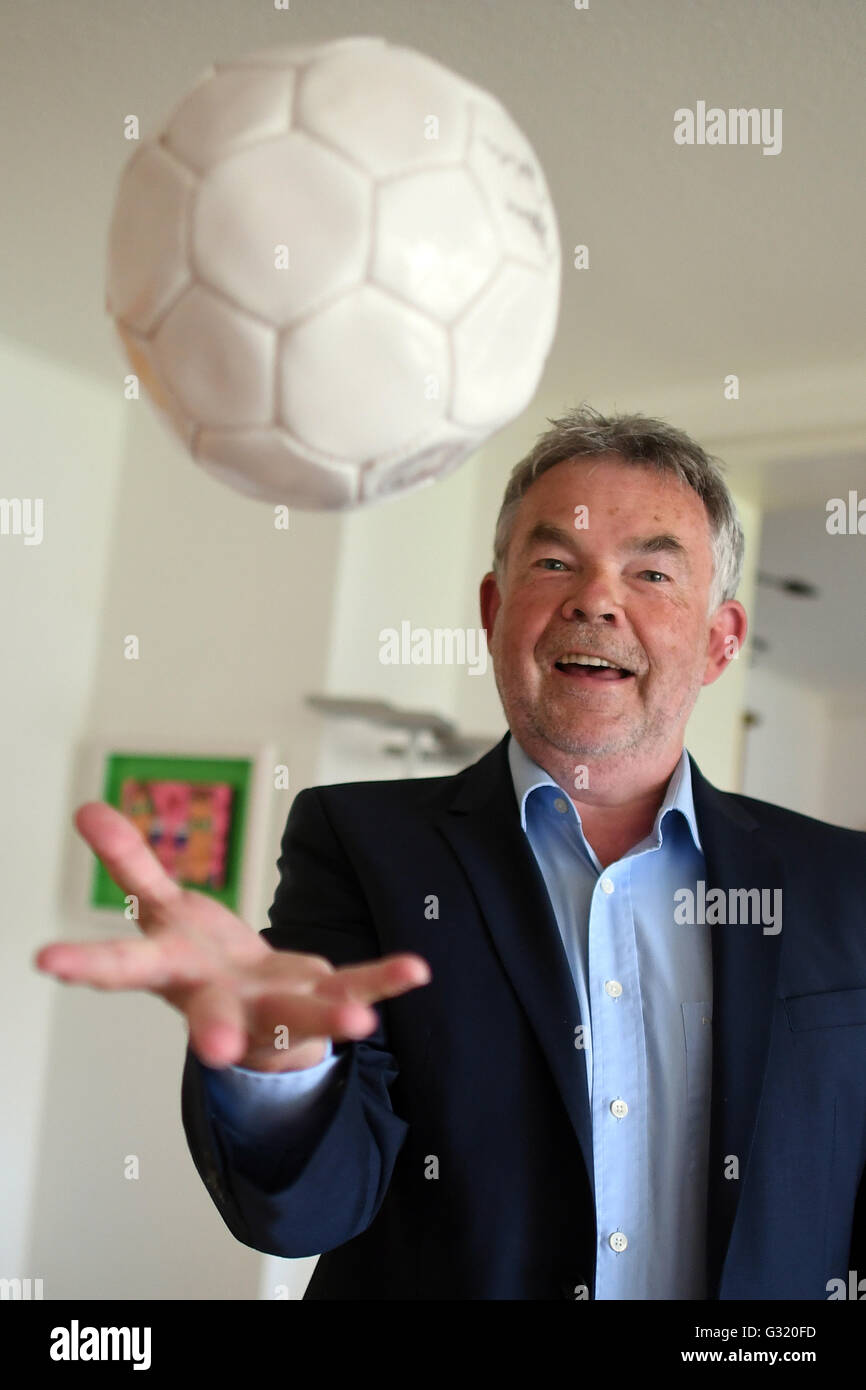 Duesseldorf, Germany. 03rd June, 2016. German sports presenter Manfred ...