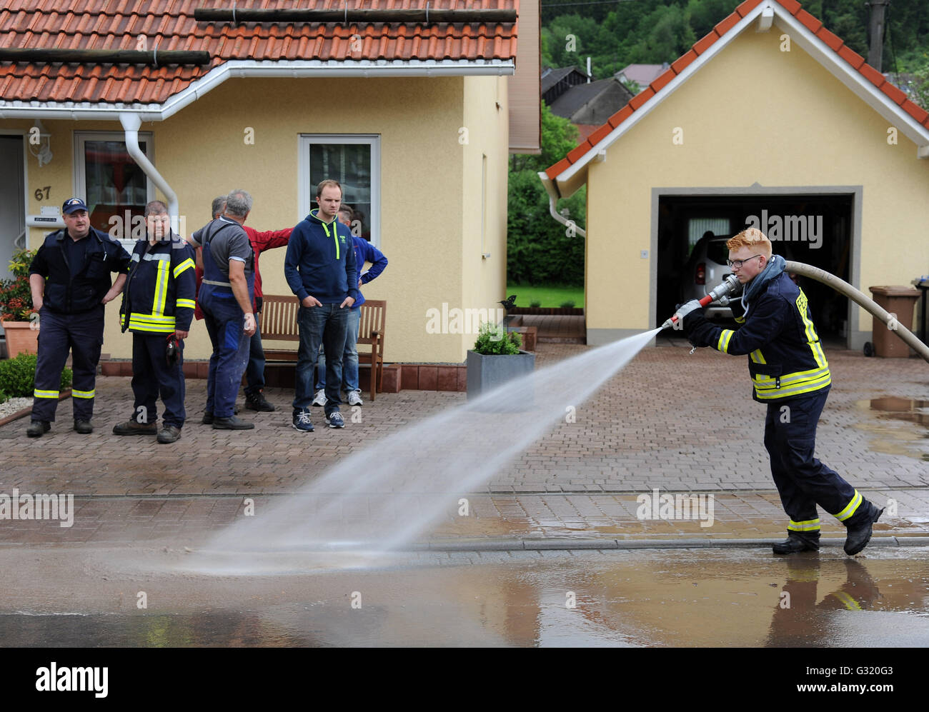 Wittlich, Germany. 2nd June, 2016. A member of the voluntary ...