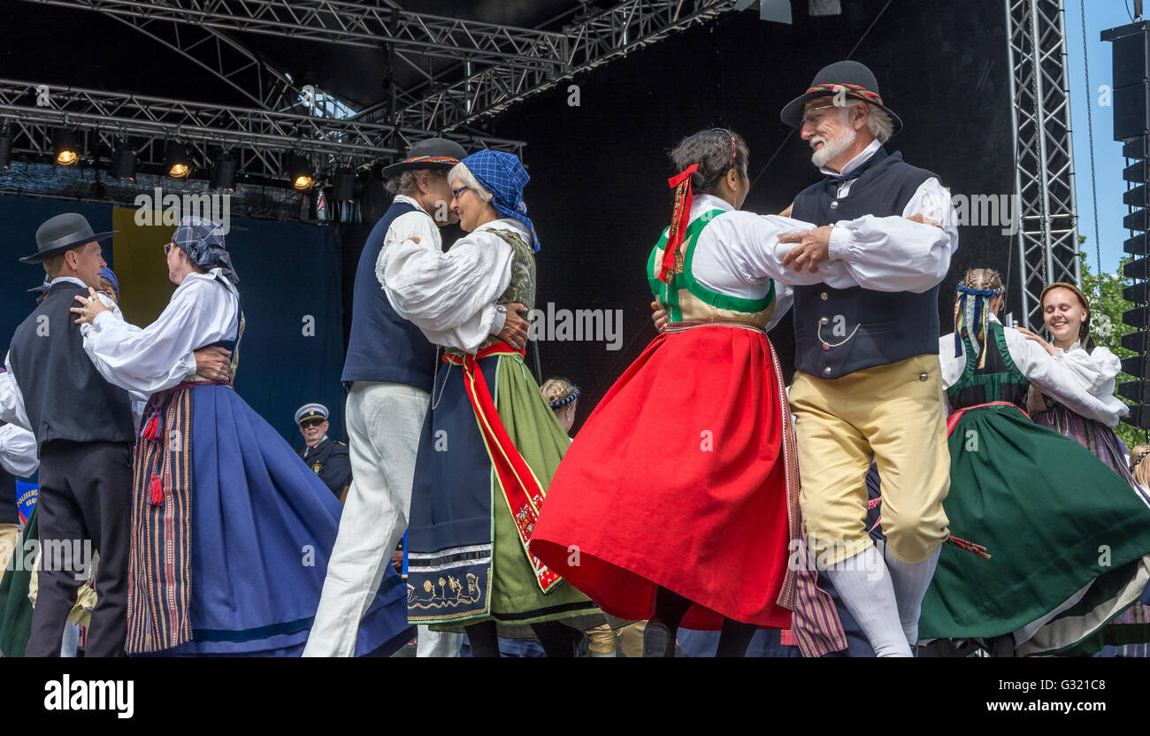 Swedish folk dance hi-res stock photography and images - Alamy