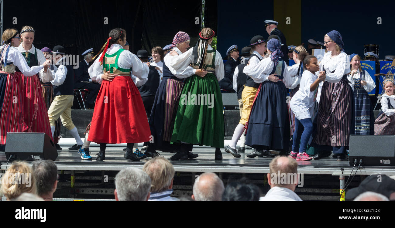 Swedish folk dance hi-res stock photography and images - Alamy