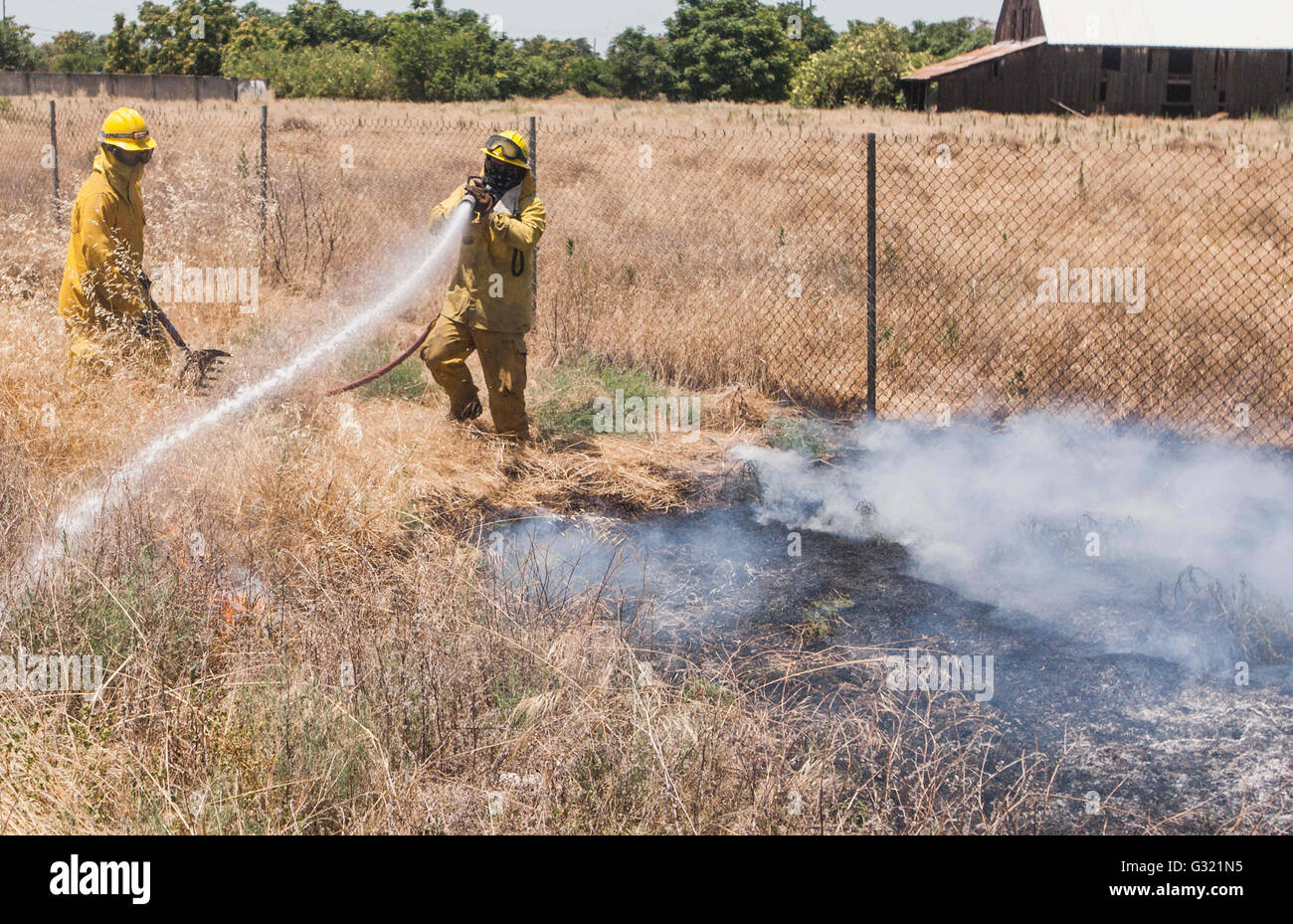 Keyes, CA, USA. 6th June, 2016. A Turlock Scavenger Company garbage ...