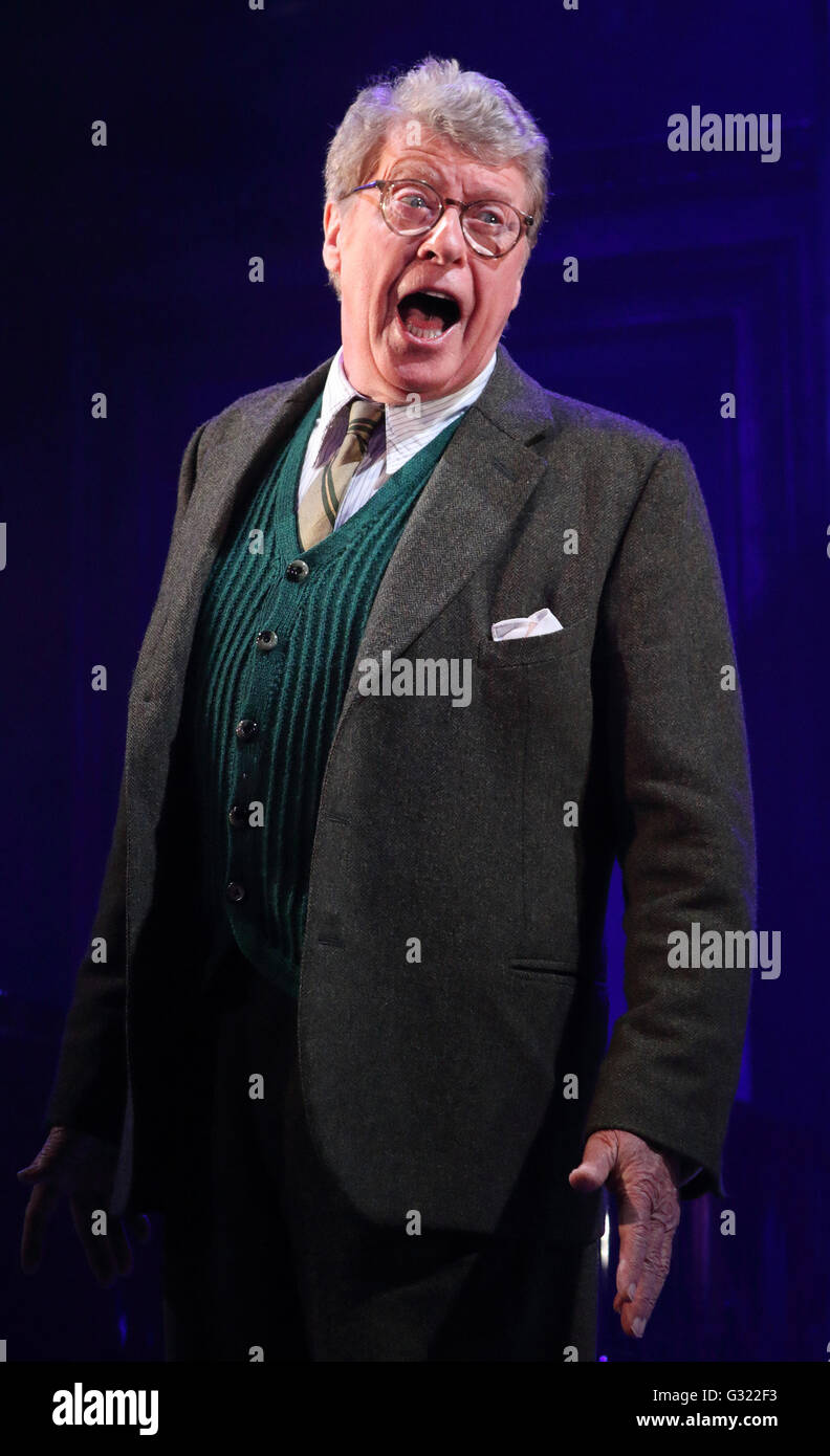 Actor michael crawford hi-res stock photography and images - Alamy