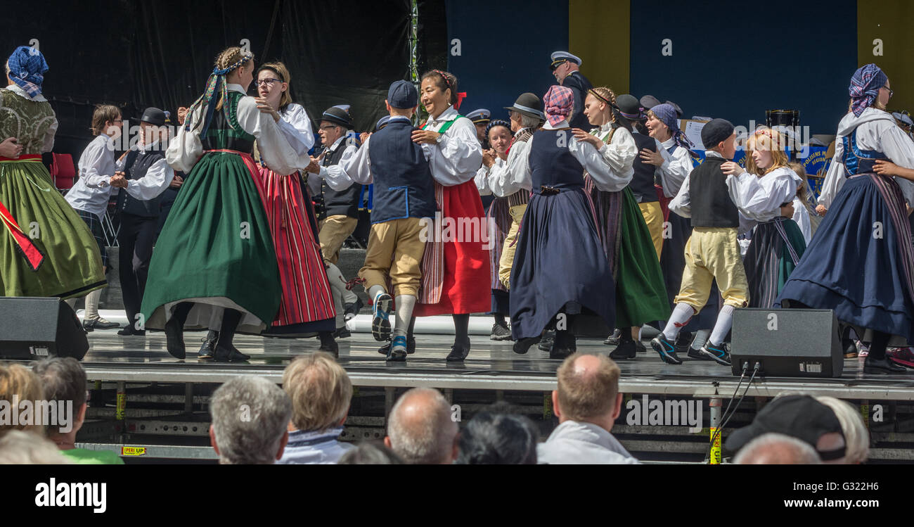 Swedish folk dance hi-res stock photography and images - Alamy