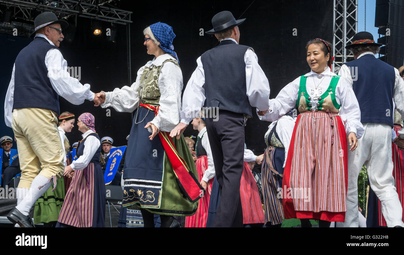 Swedish folk dance hi-res stock photography and images - Alamy